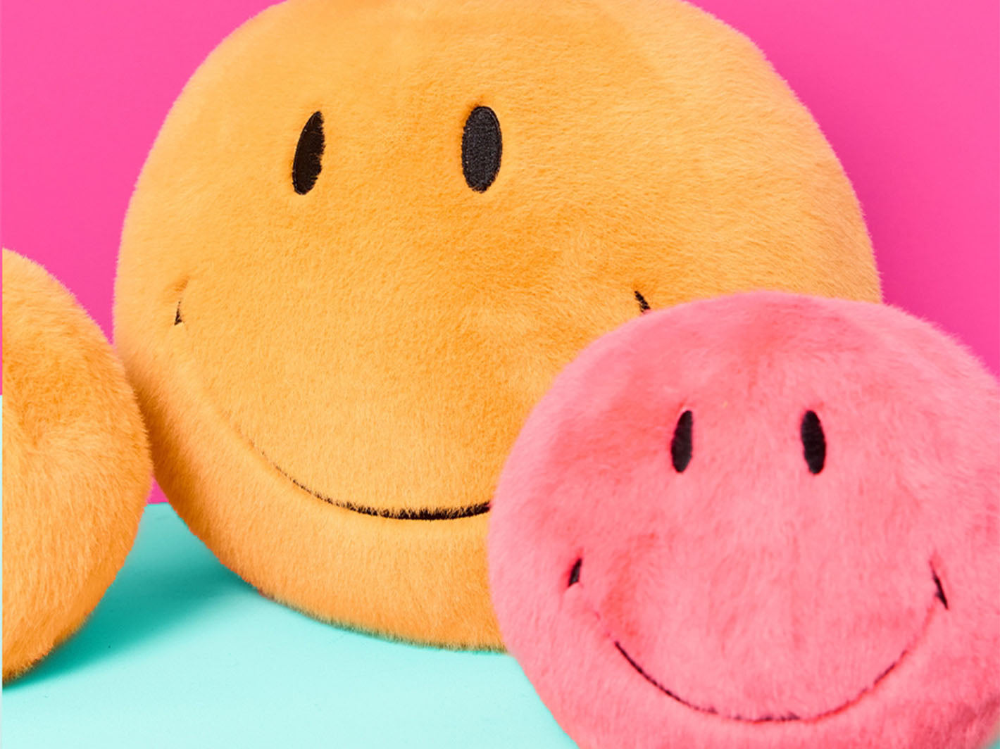Bon Ton Toys | Smiley Fuzzy 23 cm | Misc Store Amsterdam